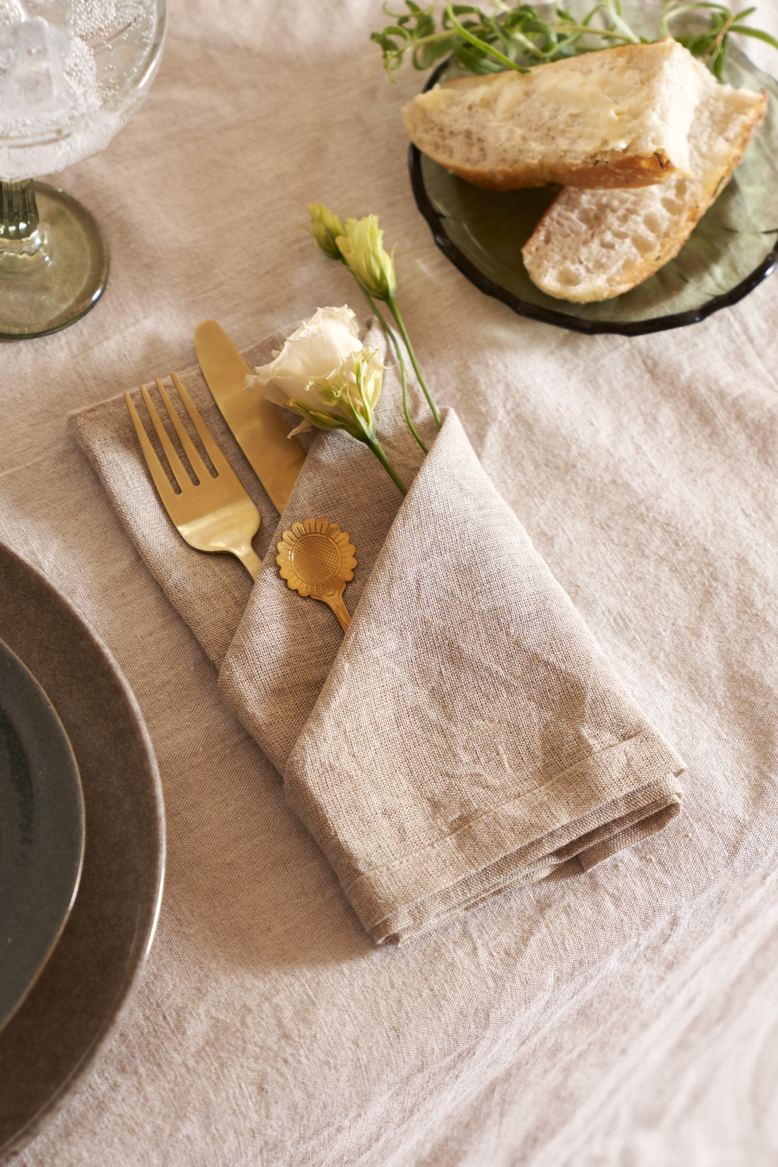 5 charming napkin folding ideas | Søstrene Grene