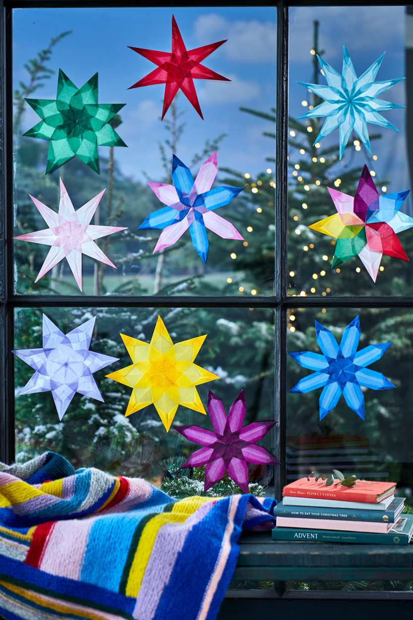 4 måder at pynte Deres vinduer til jul med papir | Søstrene Grene