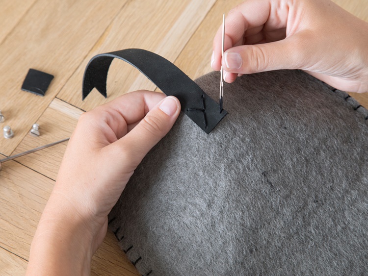 Felt sleeve for tablet or smartphone | DIY-projects | Søstrene Grene