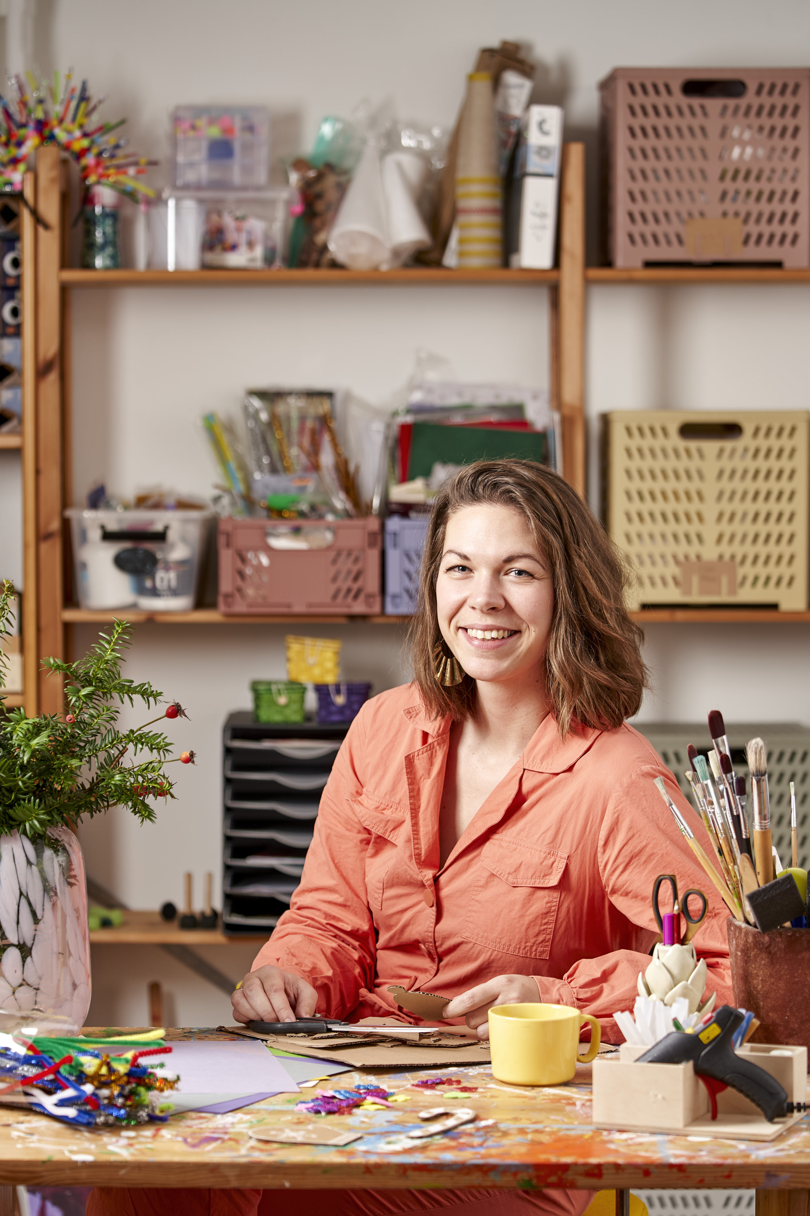 Julie ritar på alla former | Søstrene Grene