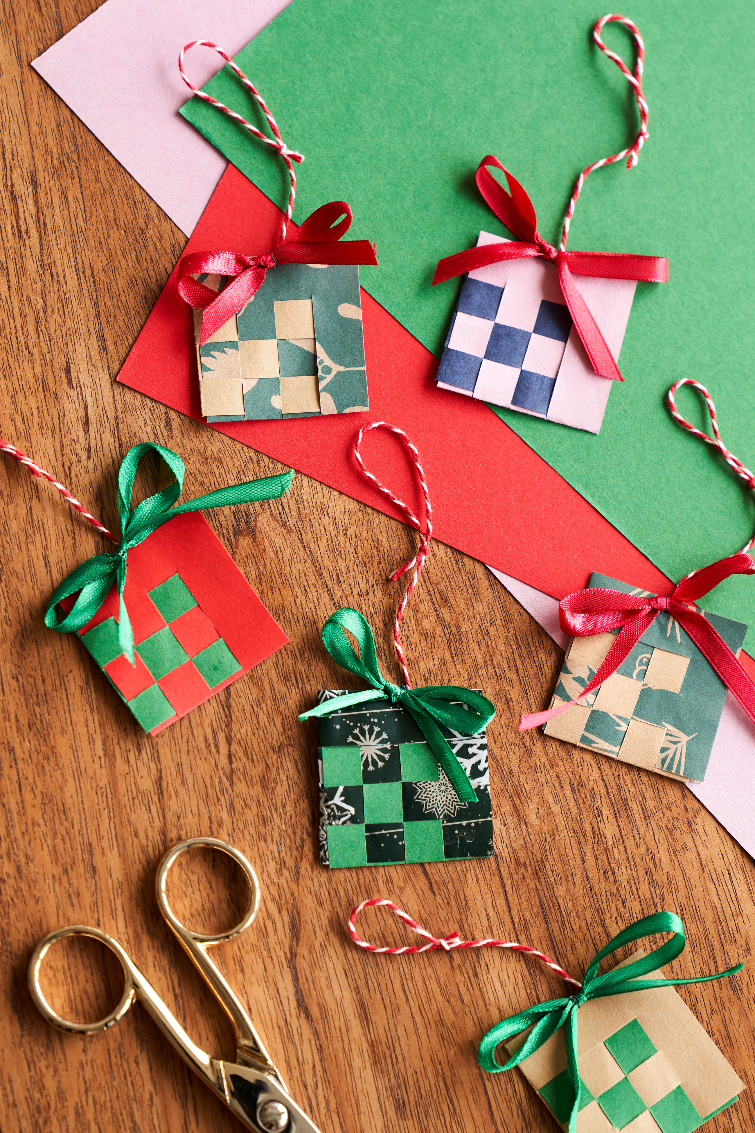 Anne Sofie vlecht kersthartjes | Søstrene Grene