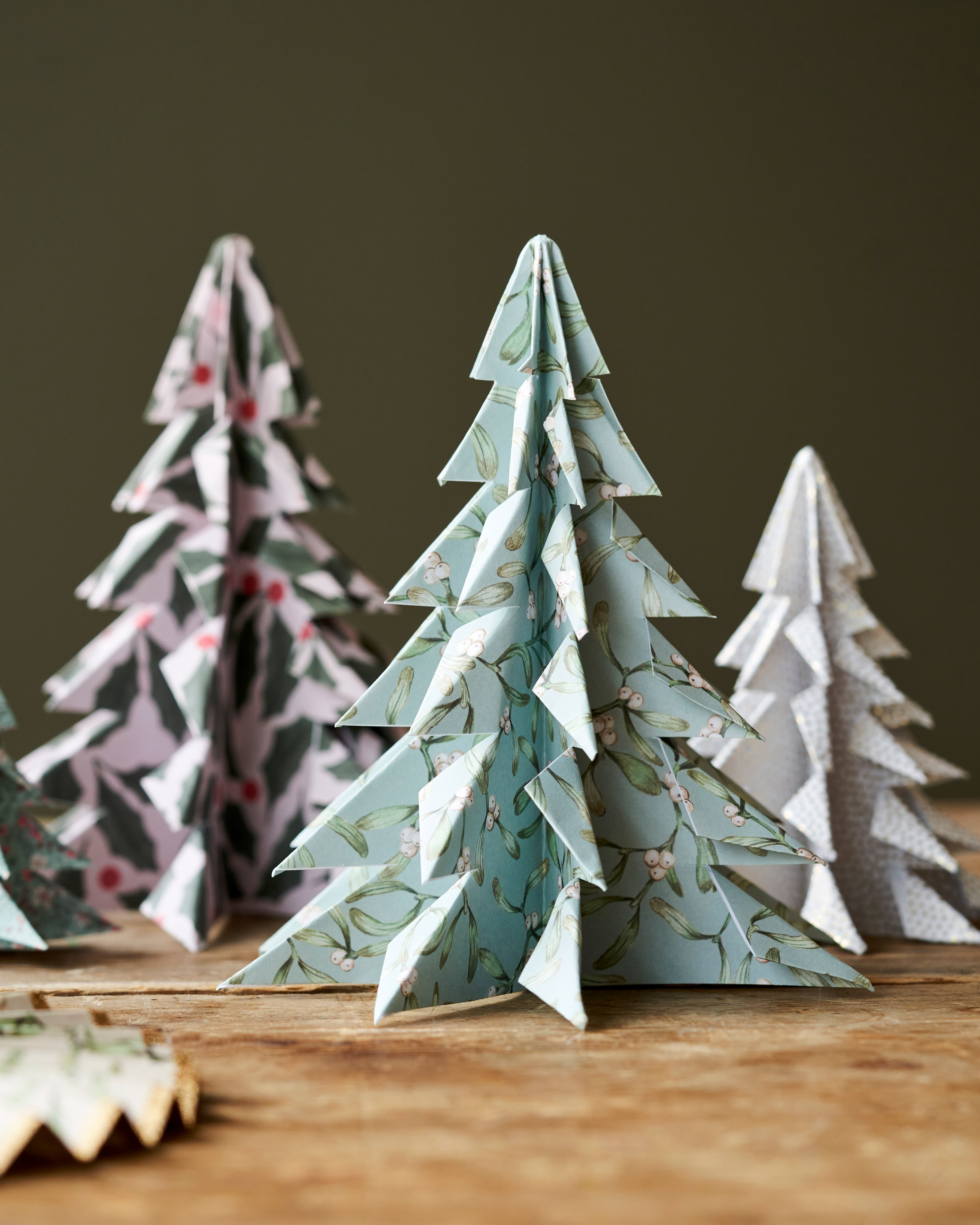 Fortryllende rundt julepynt af crepepapir | DIY-projekter | Søstrene Grene