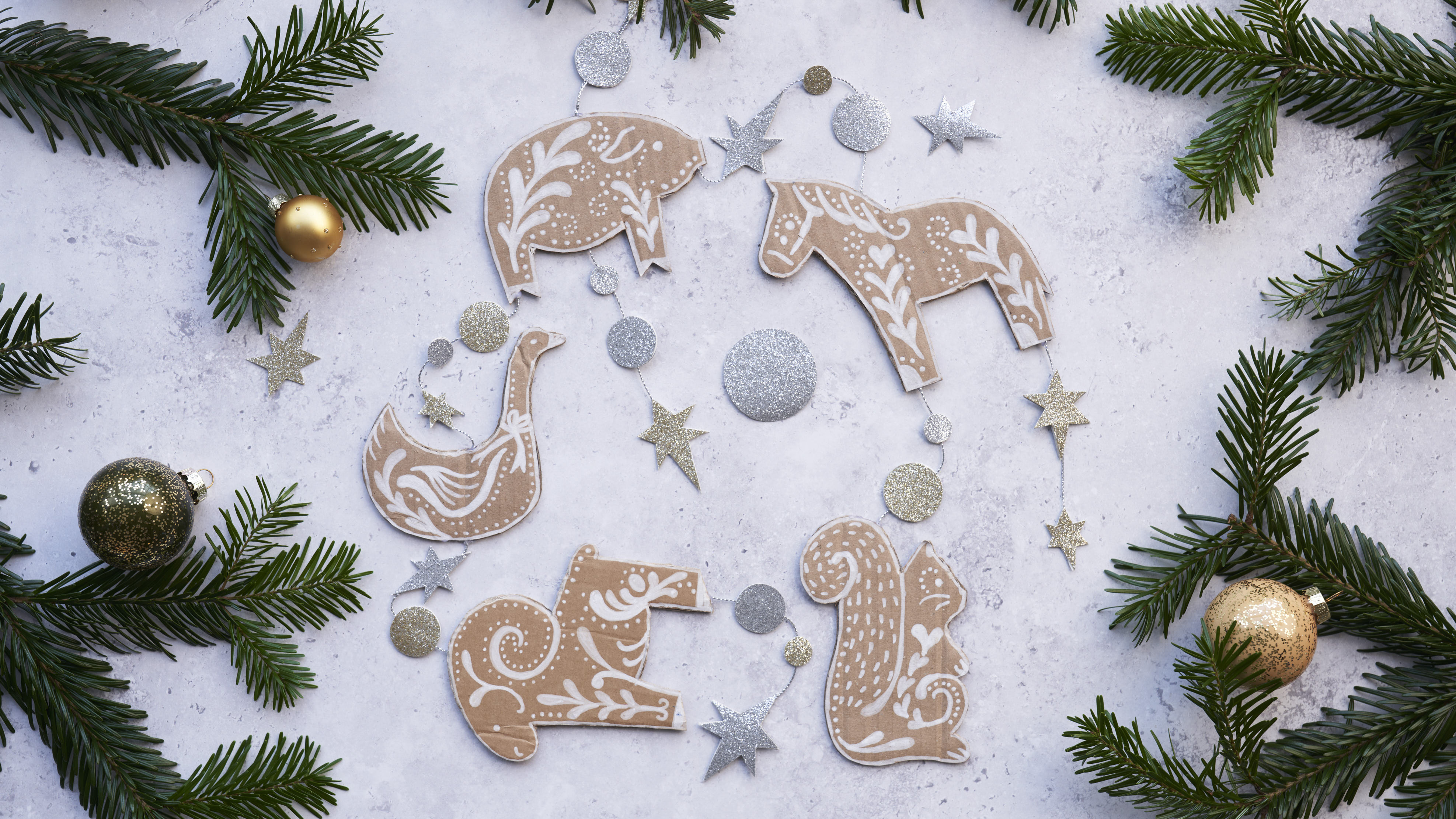 Mobile with stars and animals in recycled cardboard | DIY-projects ...