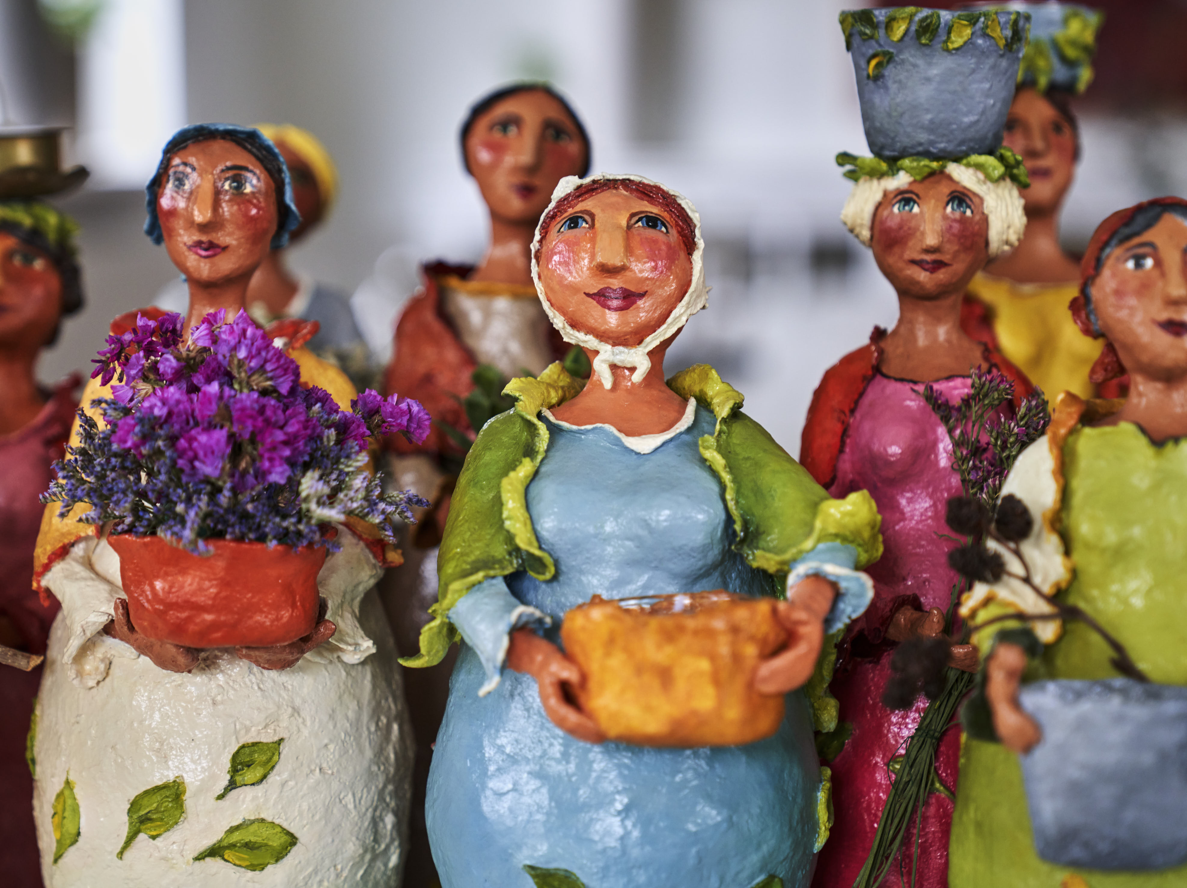 Louise makes soulful women figurines | Søstrene Grene