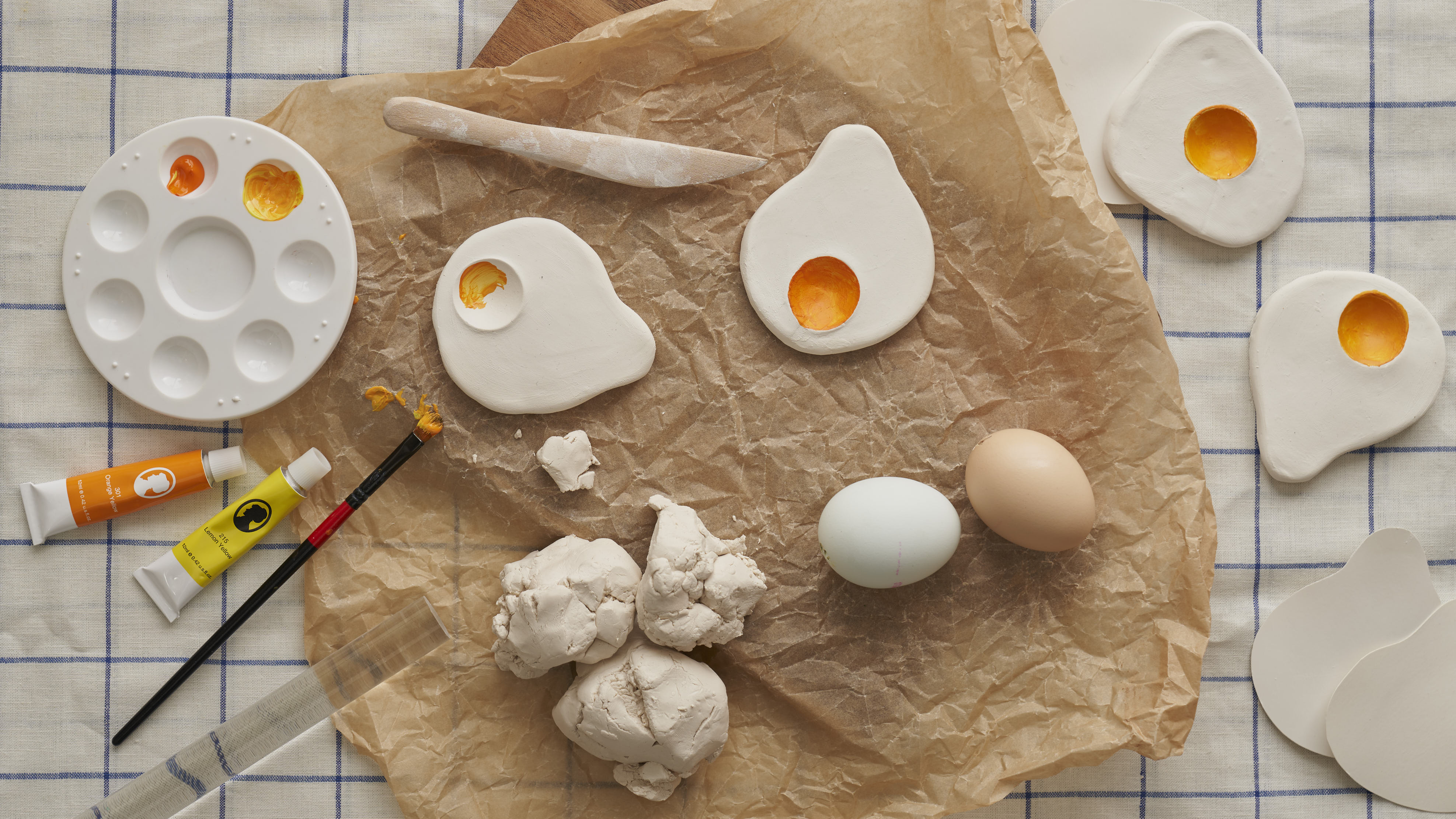 Fried eggs of air-dry clay | DIY project | Søstrene Grene