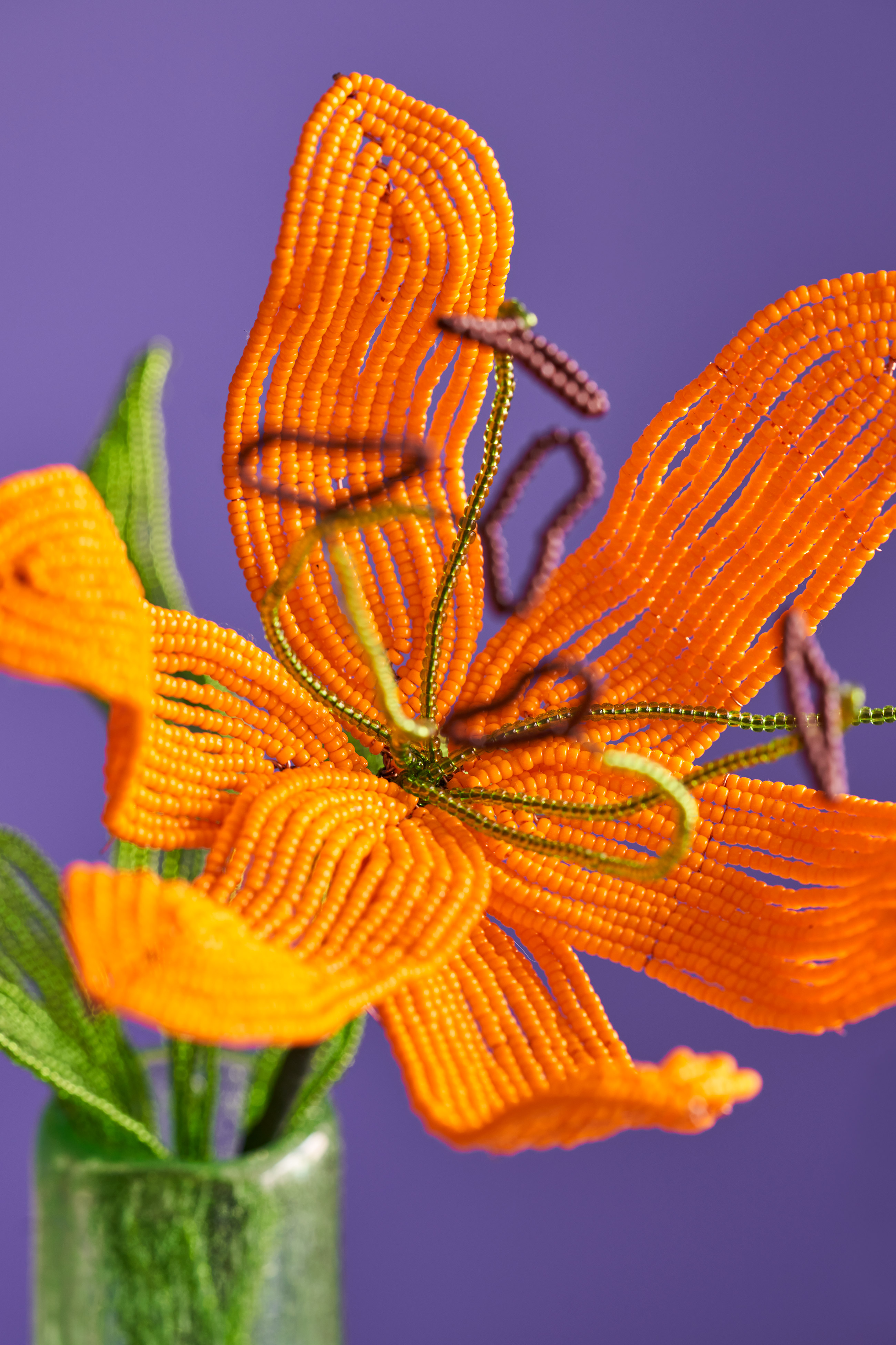 Hannah crée des fleurs en perles artistiques | Søstrene Grene
