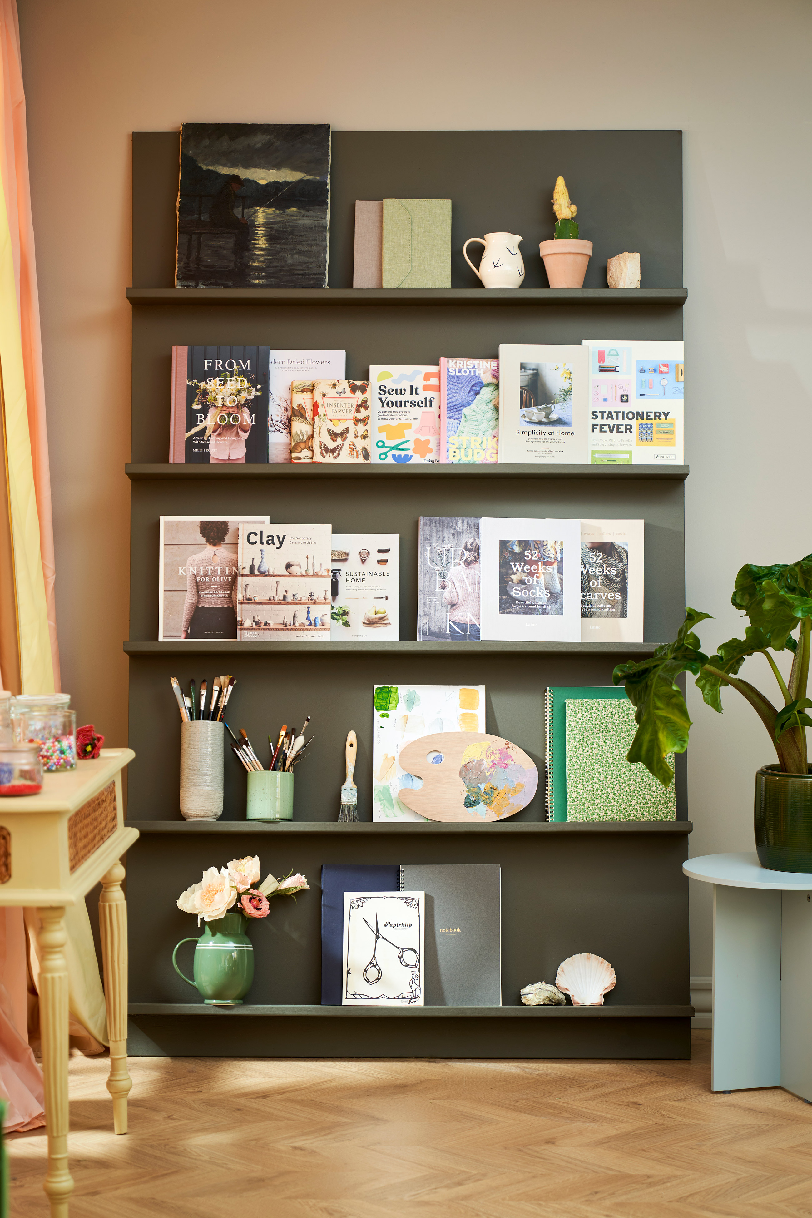 Decorate a creative workroom with colours and practicality | Søstrene Grene