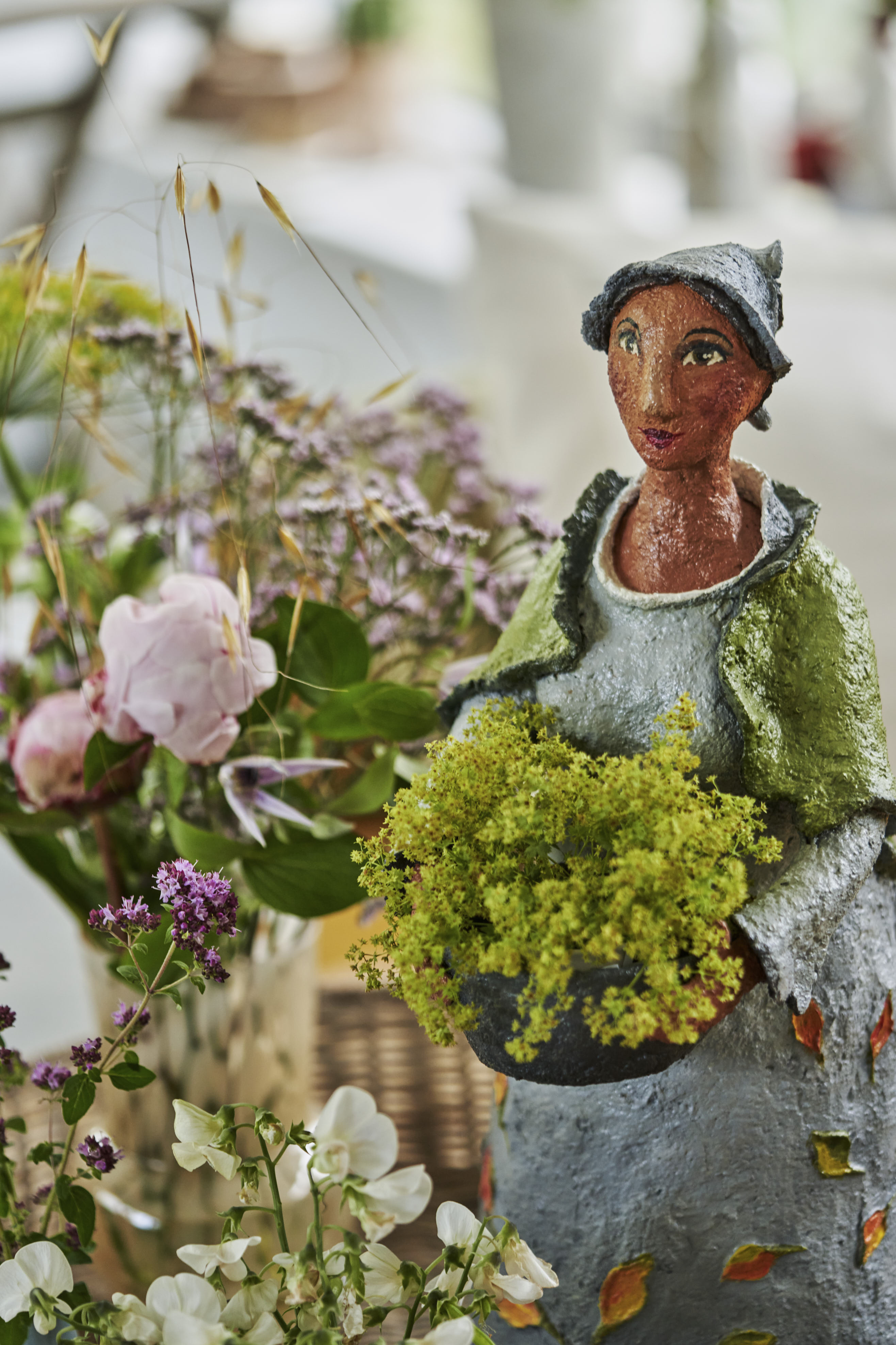 Louise makes soulful women figurines | Søstrene Grene