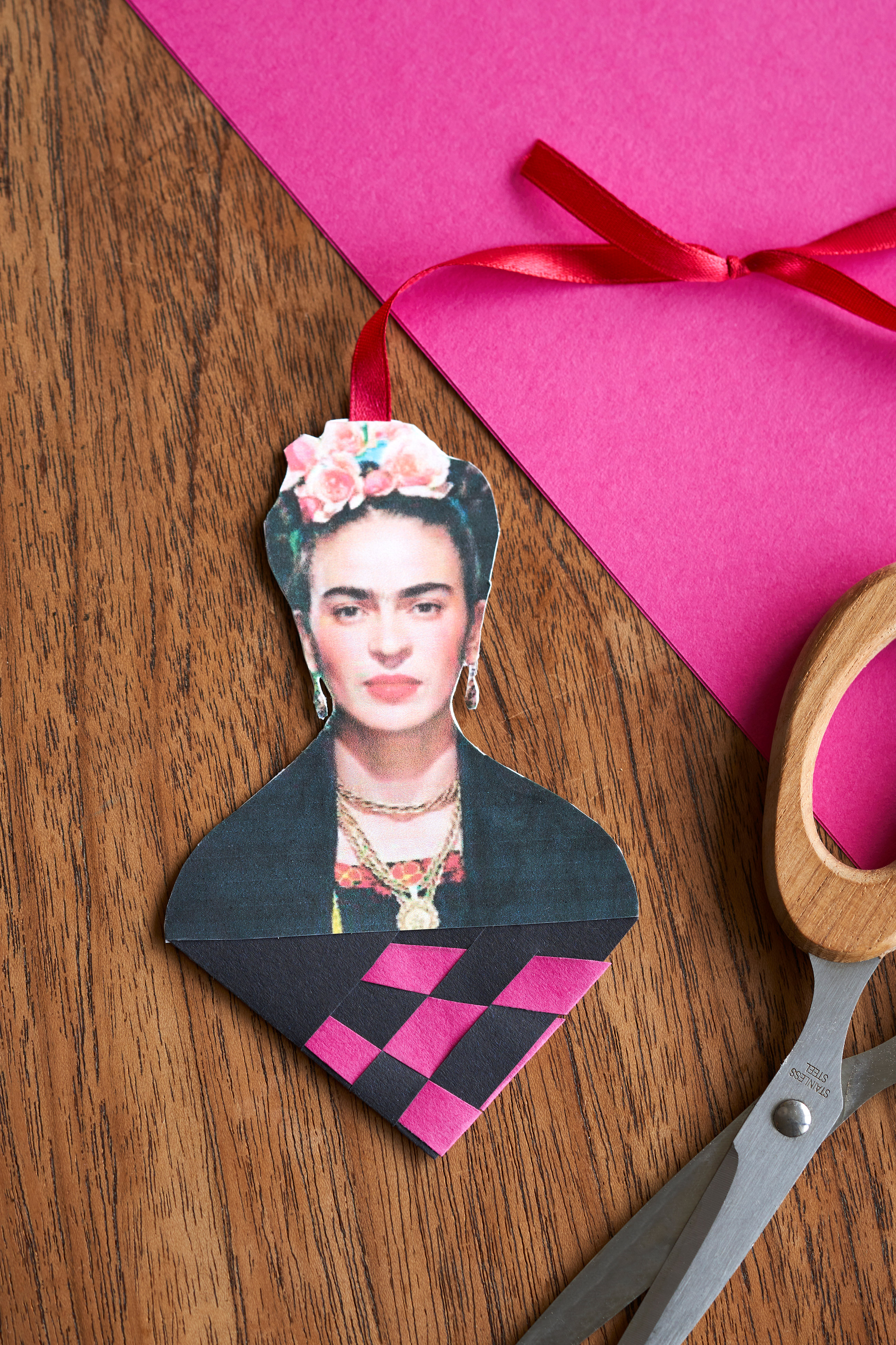 Anne Sofie vlecht kersthartjes | Søstrene Grene