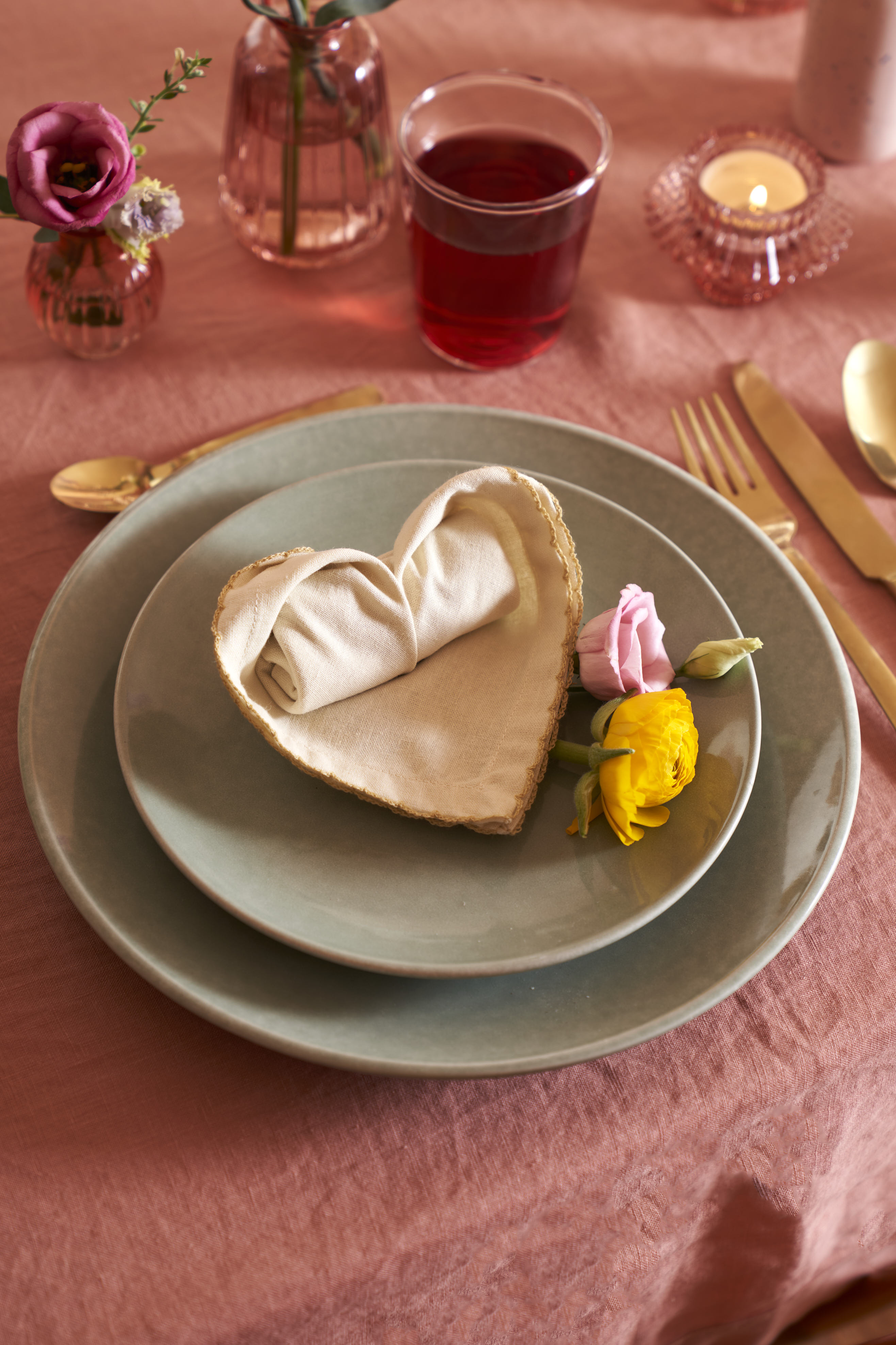5 charming napkin folding ideas | Søstrene Grene