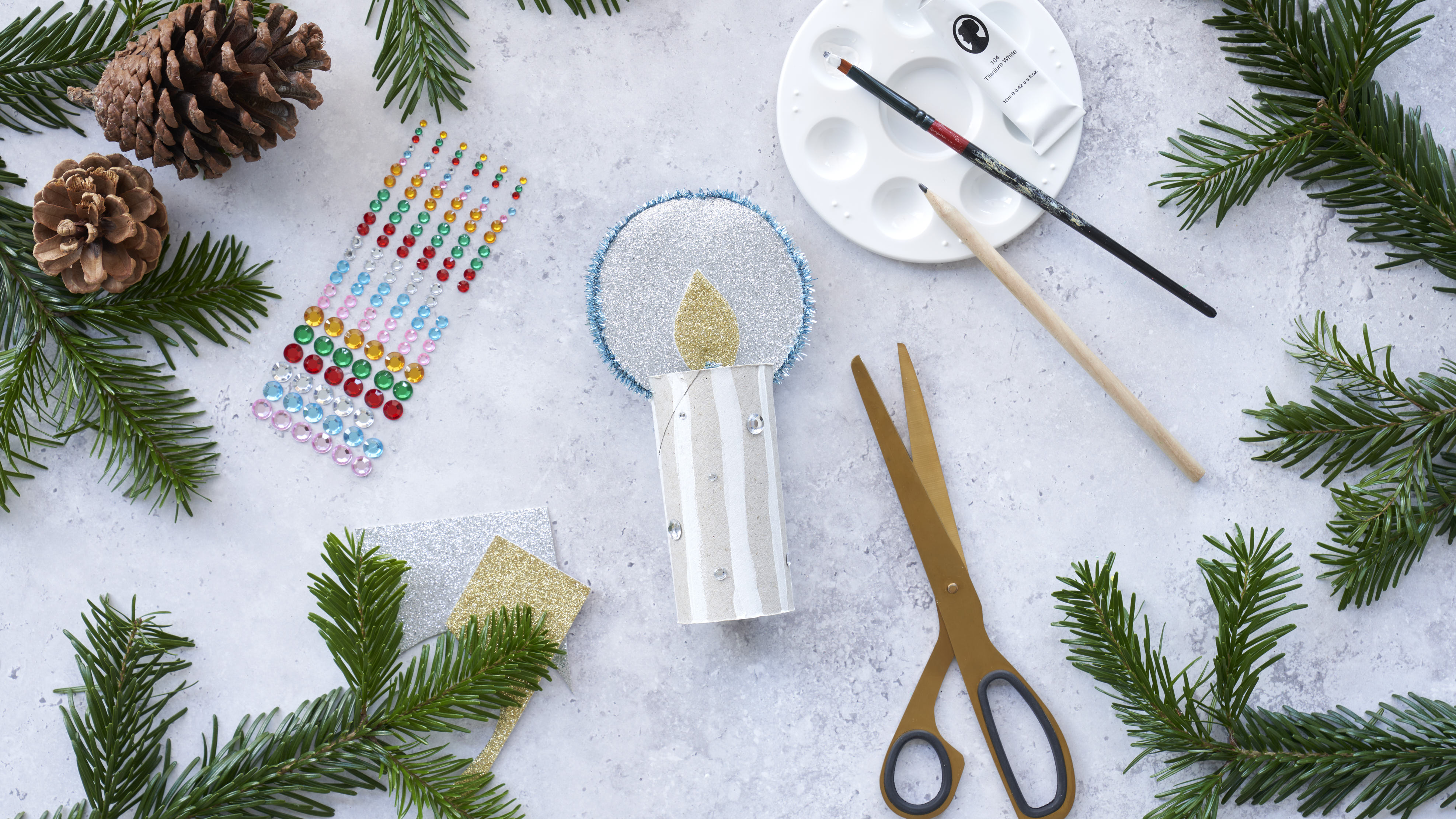 Julehjerte i trylledej med håndaftryk | DIY-projekter | Søstrene Grene