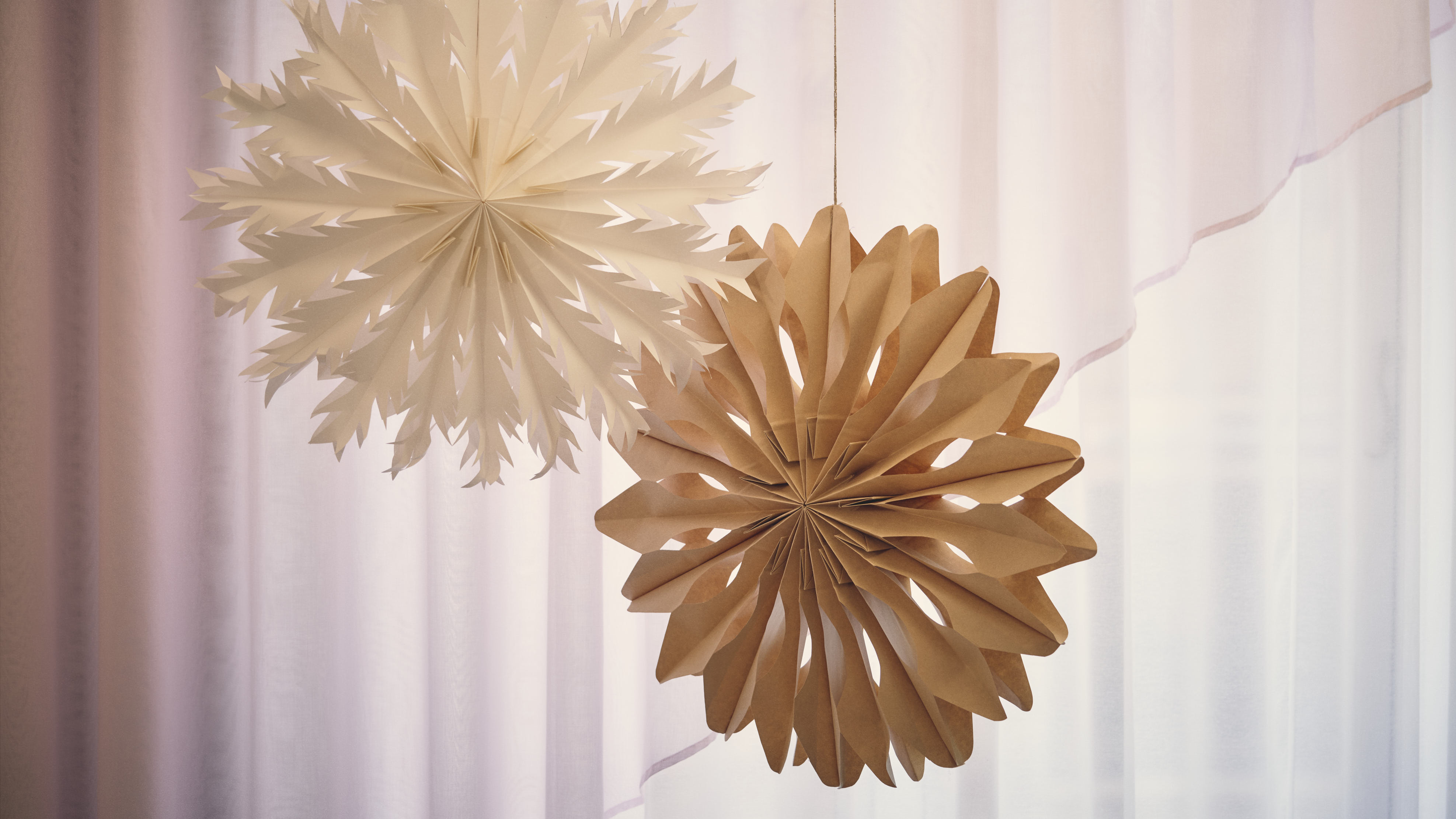 Julestjerner av papirposer | DIY-prosjekt | Søstrene Grene