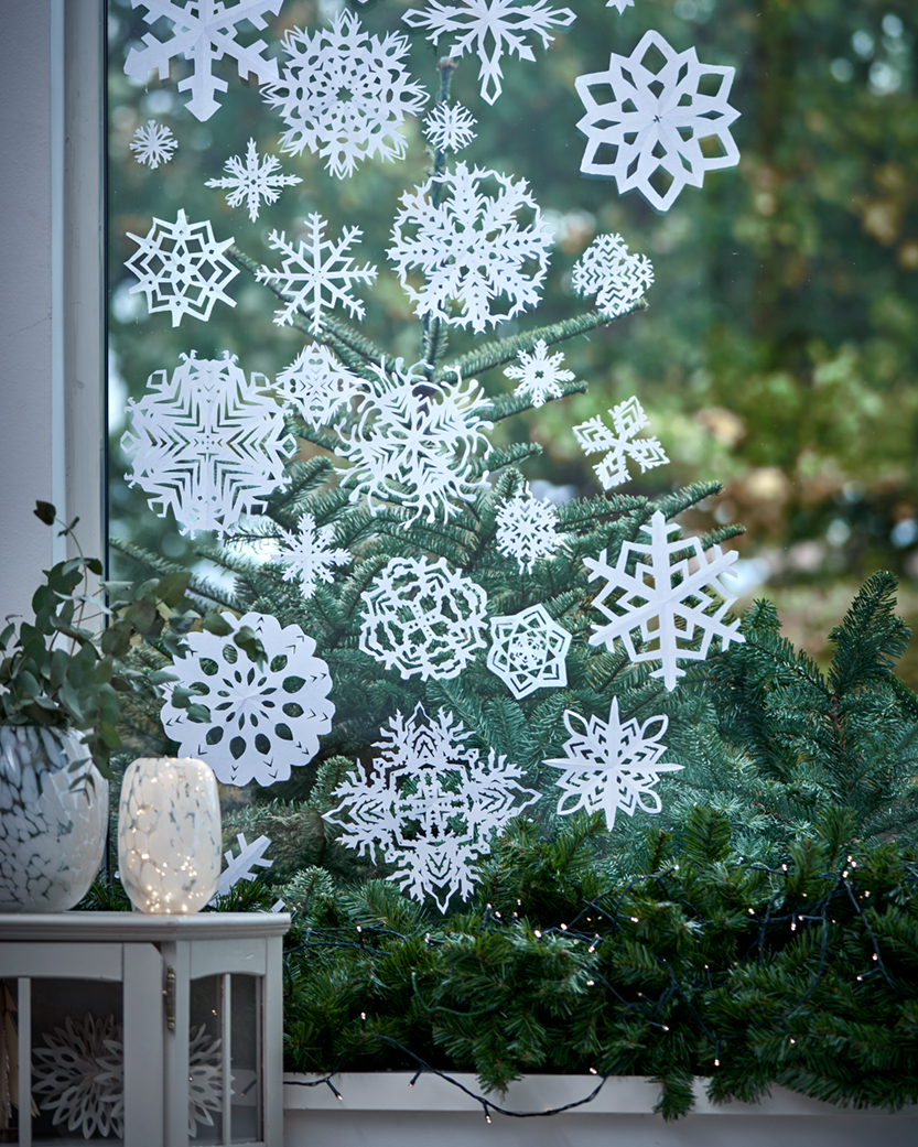 4 måder at pynte Deres vinduer til jul med papir | Søstrene Grene