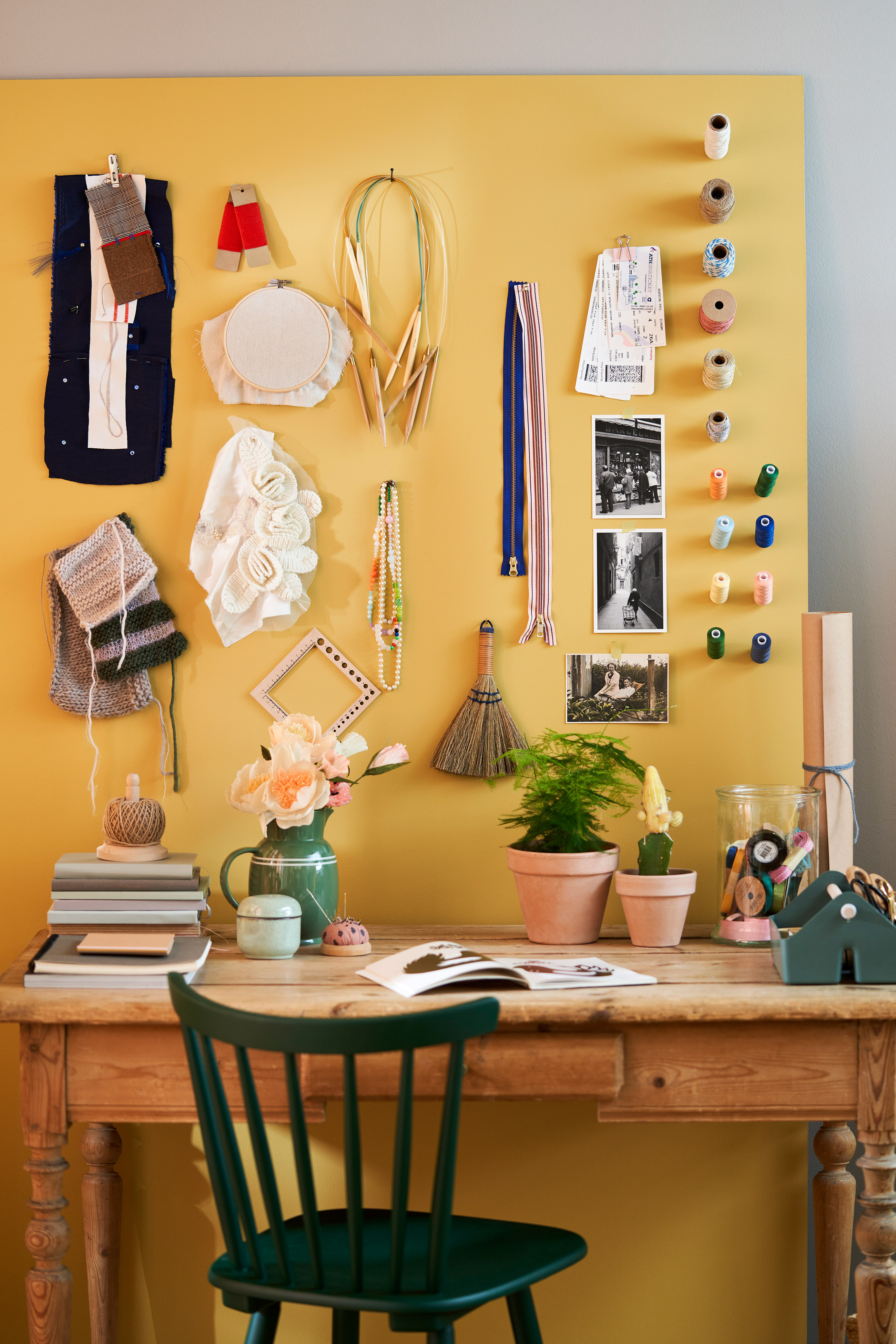 Decorate a creative workroom with colours and practicality | Søstrene Grene