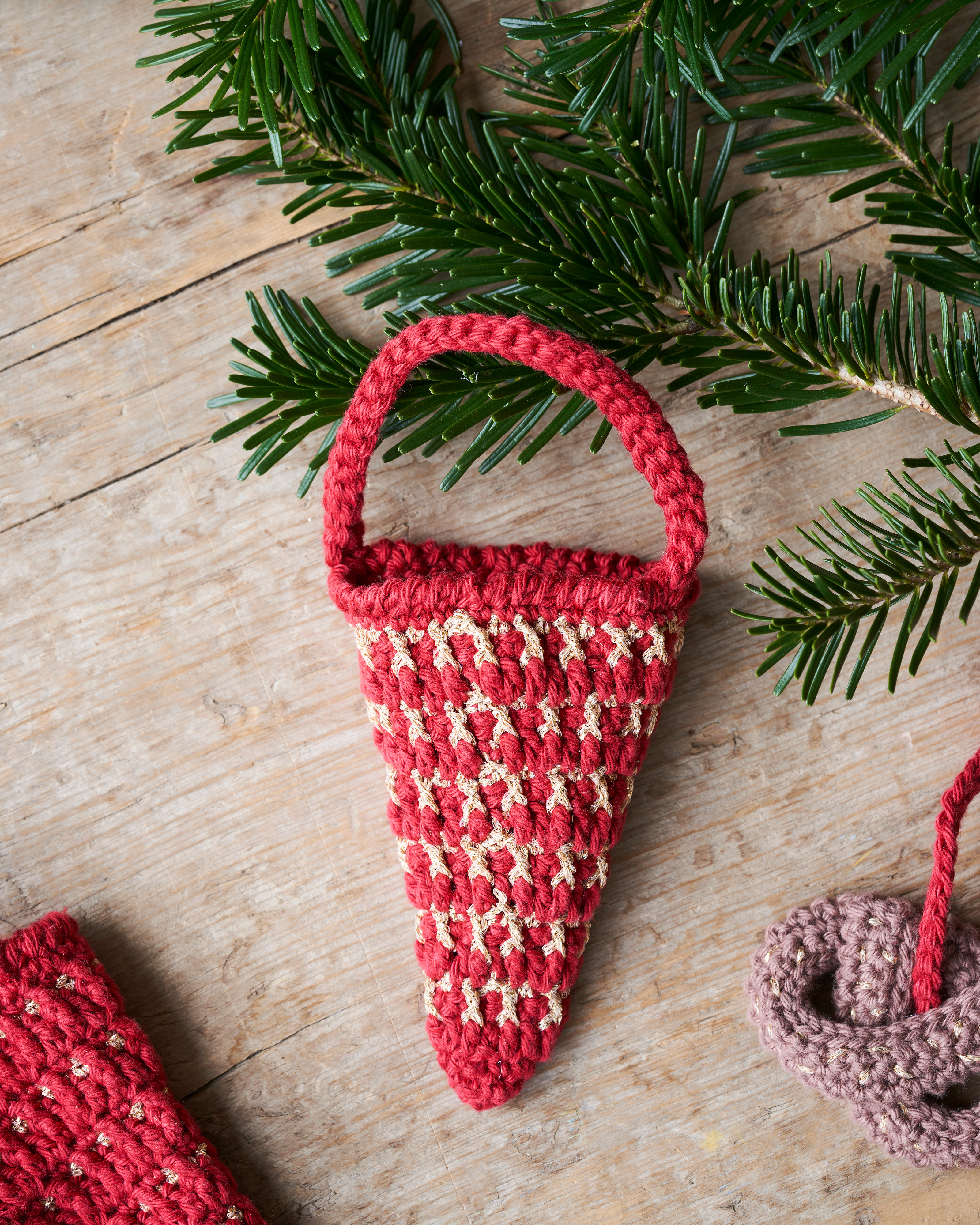 Juletre med rosetter av papir | DIY-prosjekter | Søstrene Grene